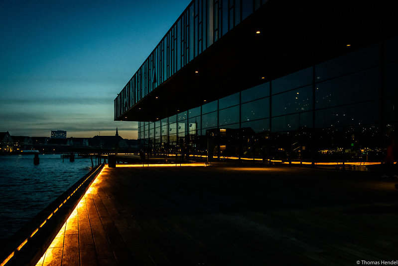 Guiding Lights. - Photography by Thomas Hendel